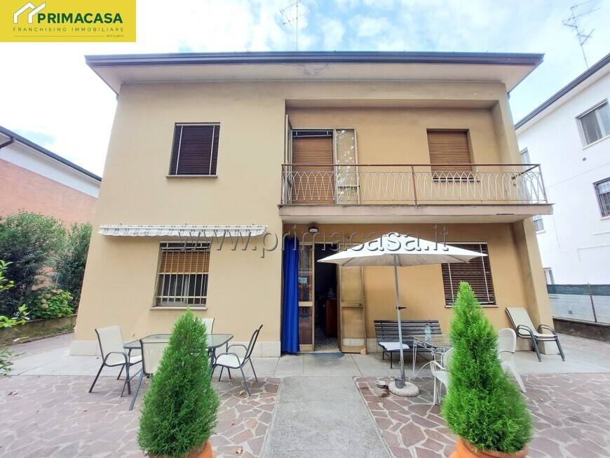 Villa in vendita a Carpi via Ugo da Carpi, 58