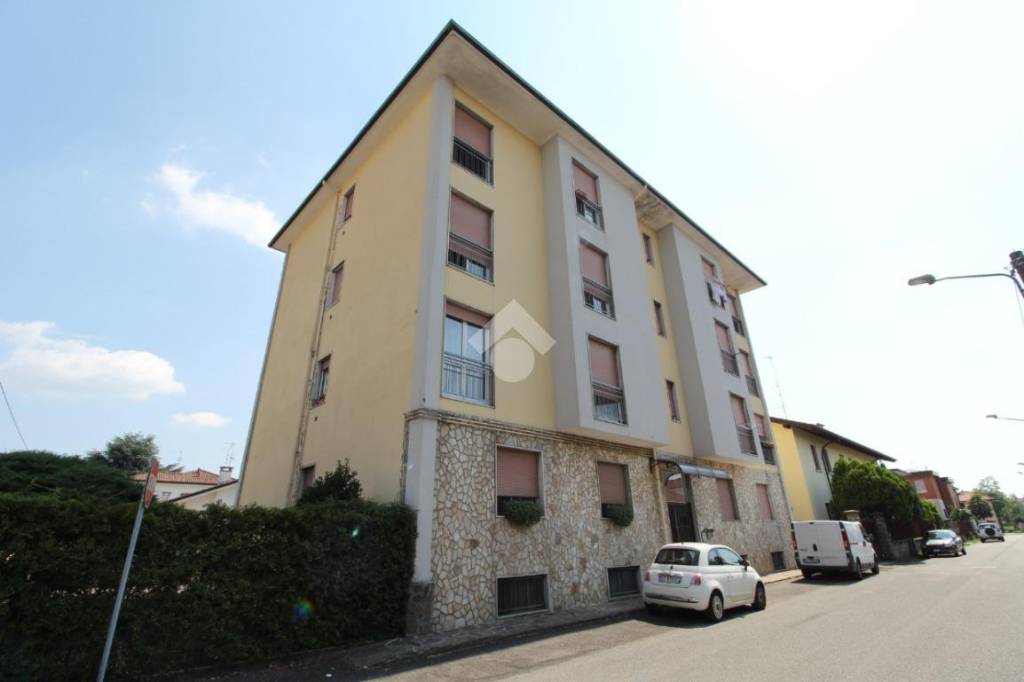 Appartamento in vendita a Busto Garolfo via f. Petrarca, 28
