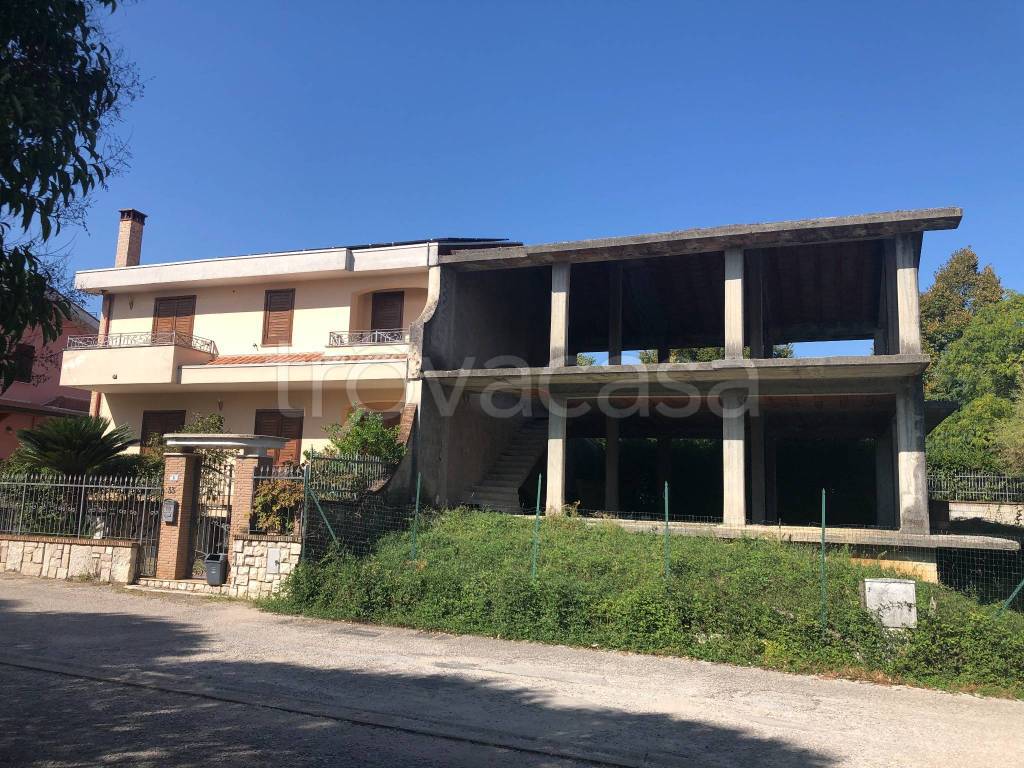 Rustico in vendita a Frosinone via dei Peligni