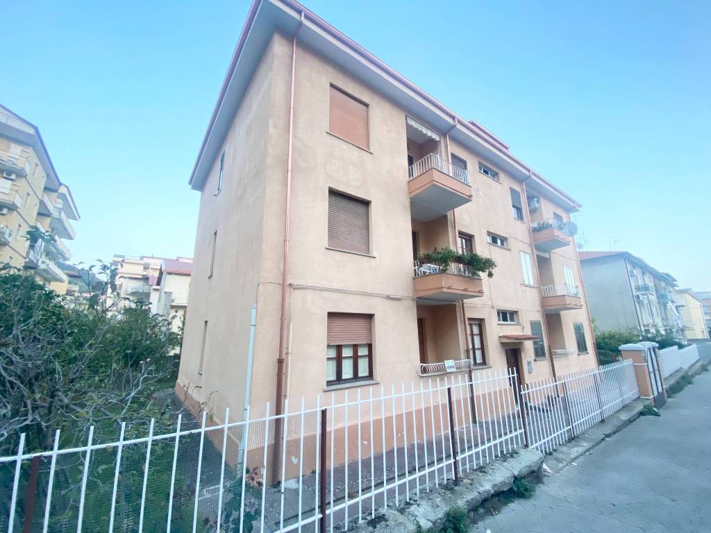 Appartamento in vendita a Lamezia Terme viale 1 Maggio, 145