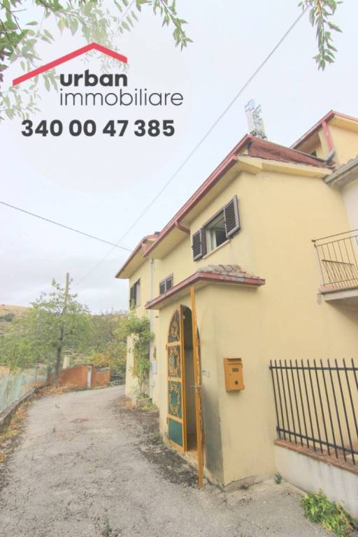 Casa Indipendente in vendita a L'Aquila via delle Aie, 4