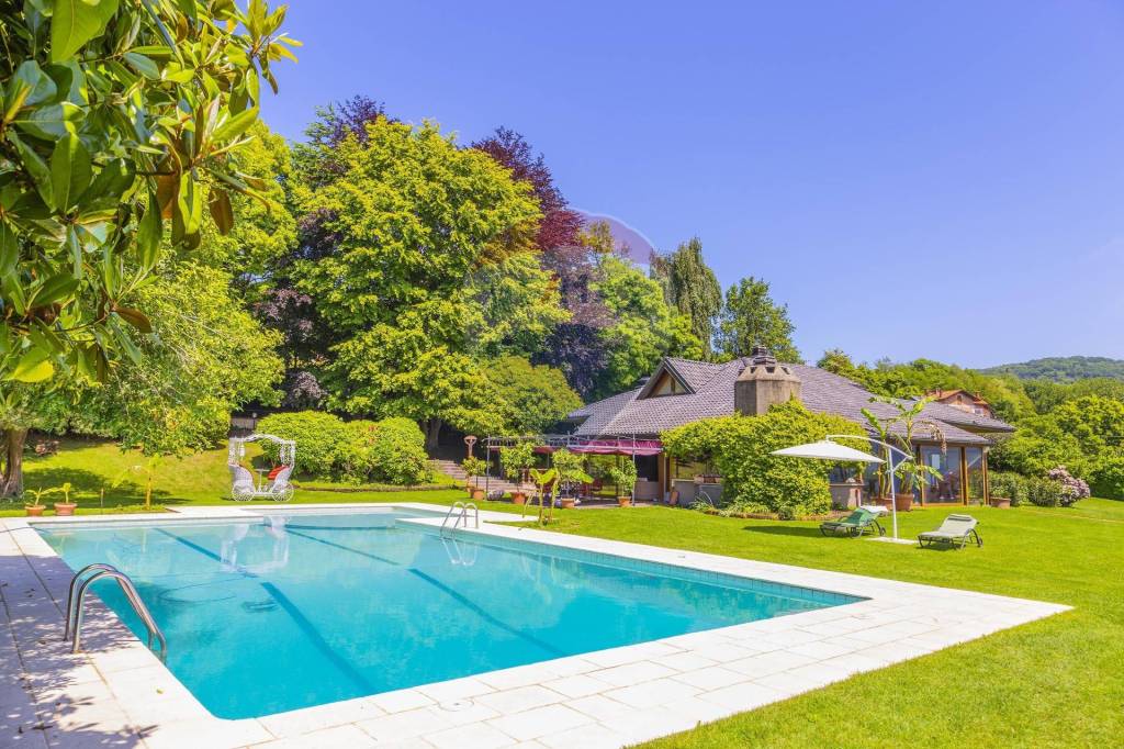 Villa in vendita ad Arizzano