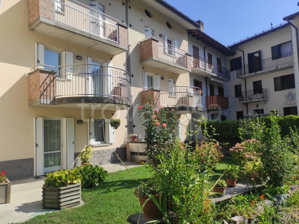 Intero Stabile in vendita a Verzegnis via della Maina