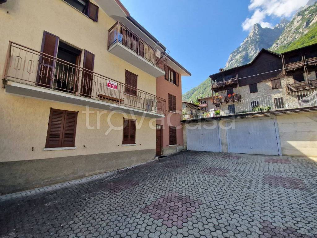 Appartamento in vendita a Val Masino via Cavarini