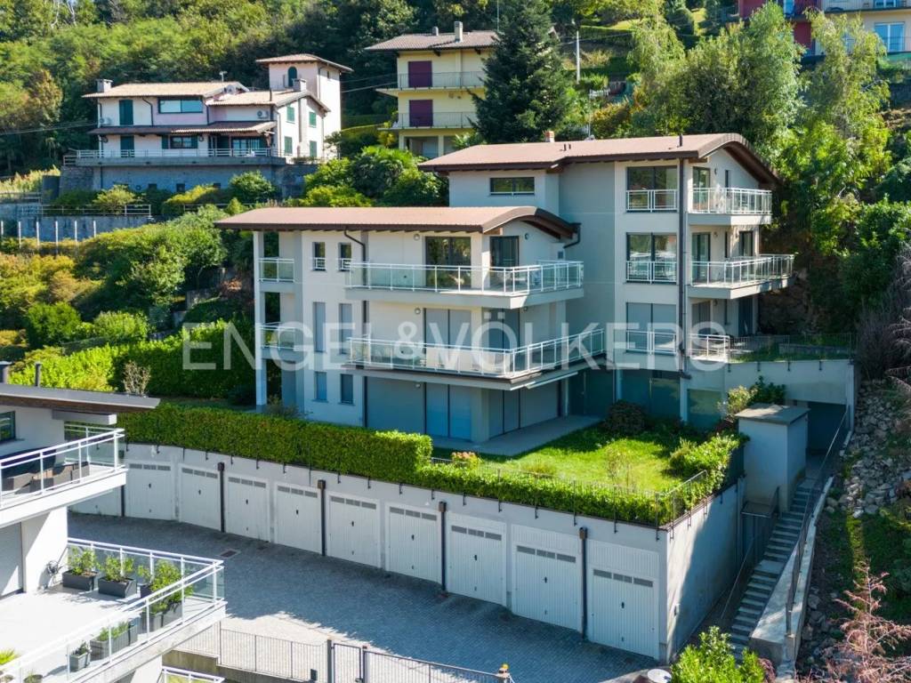 Attico in vendita a Leggiuno via Brughieretta