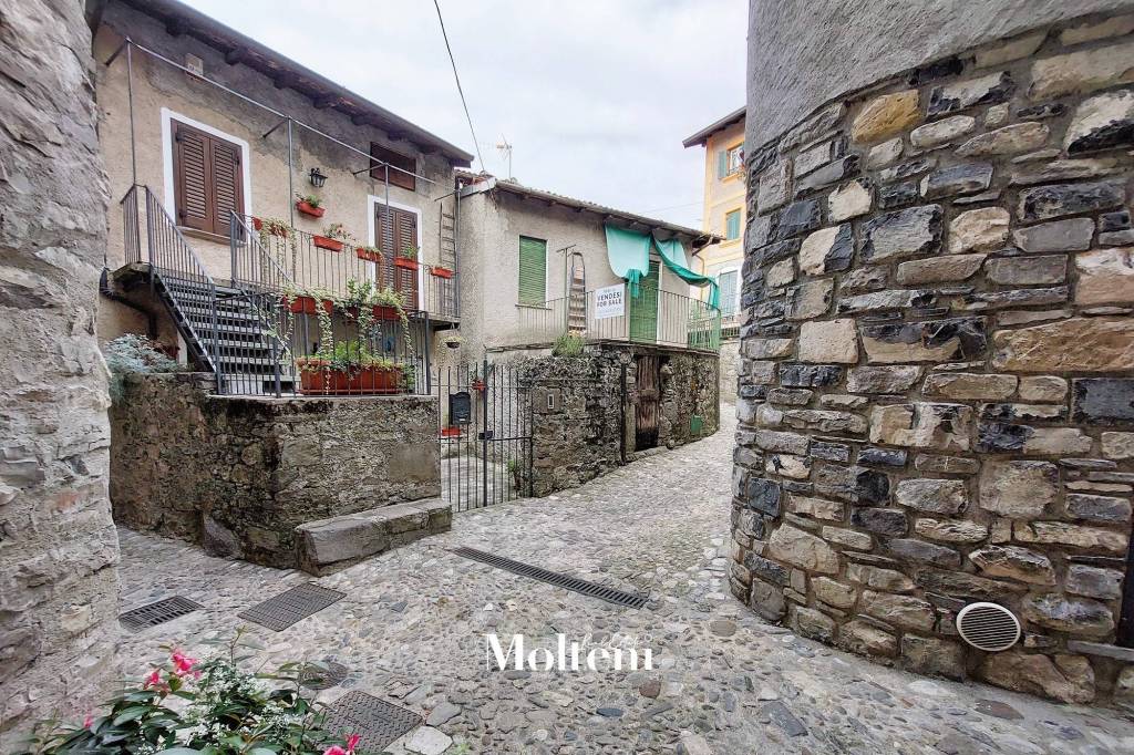Appartamento in vendita a Lierna via San Michele, 17