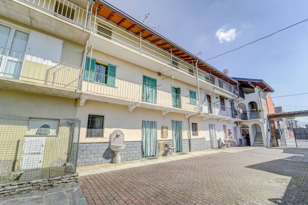 Casa Indipendente in vendita a Galliate via Michelangelo Buonarroti 44