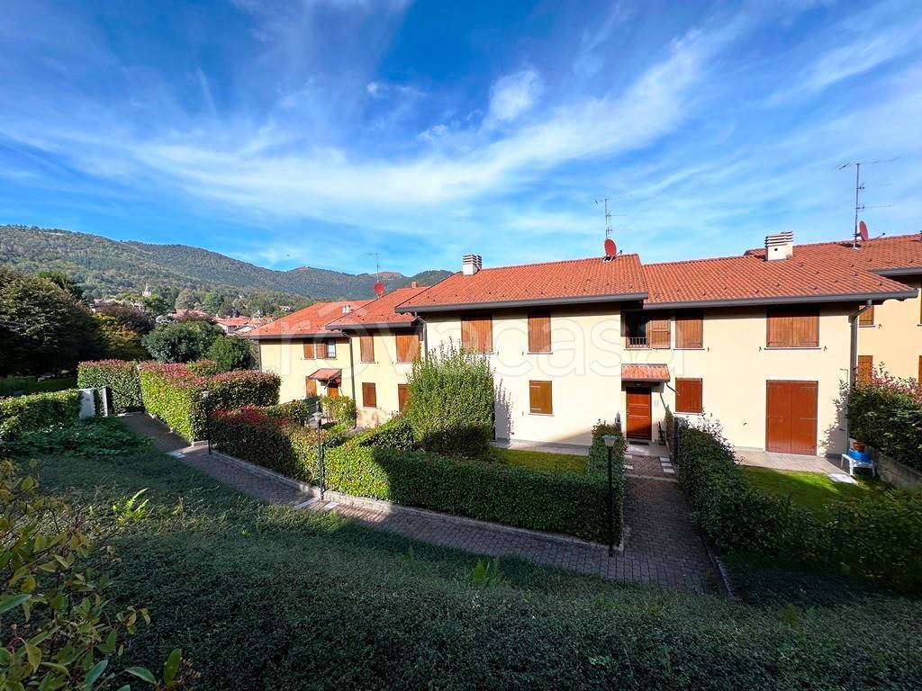 Appartamento in vendita a Caglio via Roma, 18