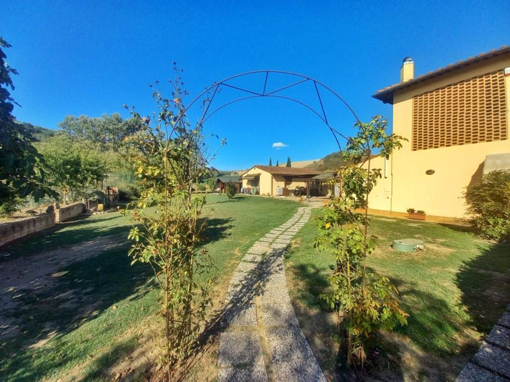 Cascina in vendita a Castelfiorentino via Lucardese,, 18