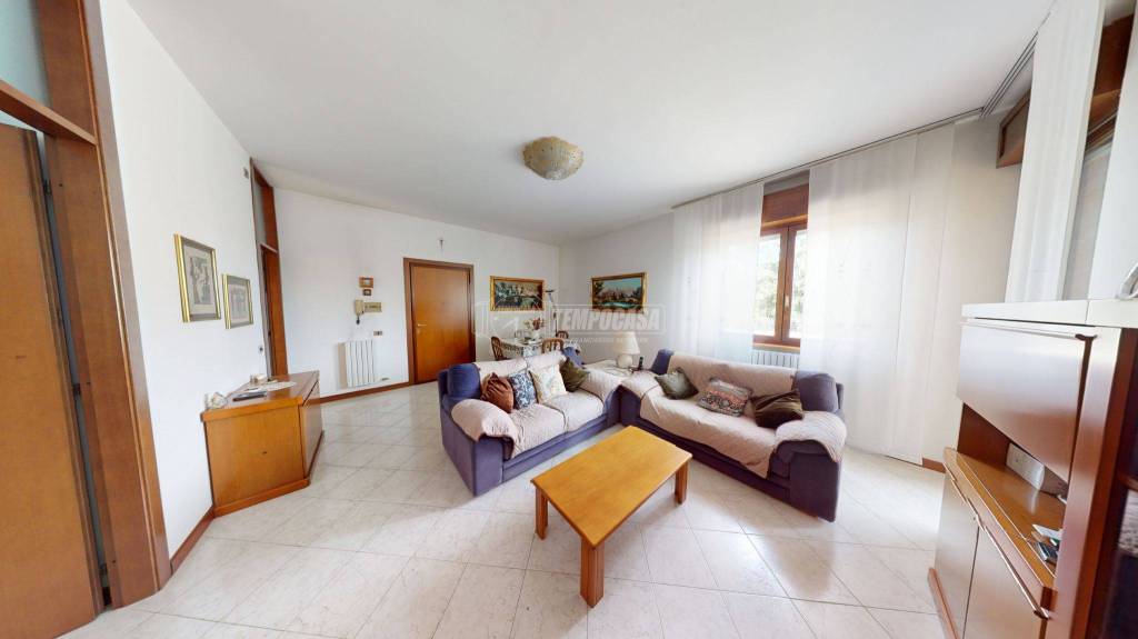 Appartamento in vendita a Cesano Maderno via c.Battisti