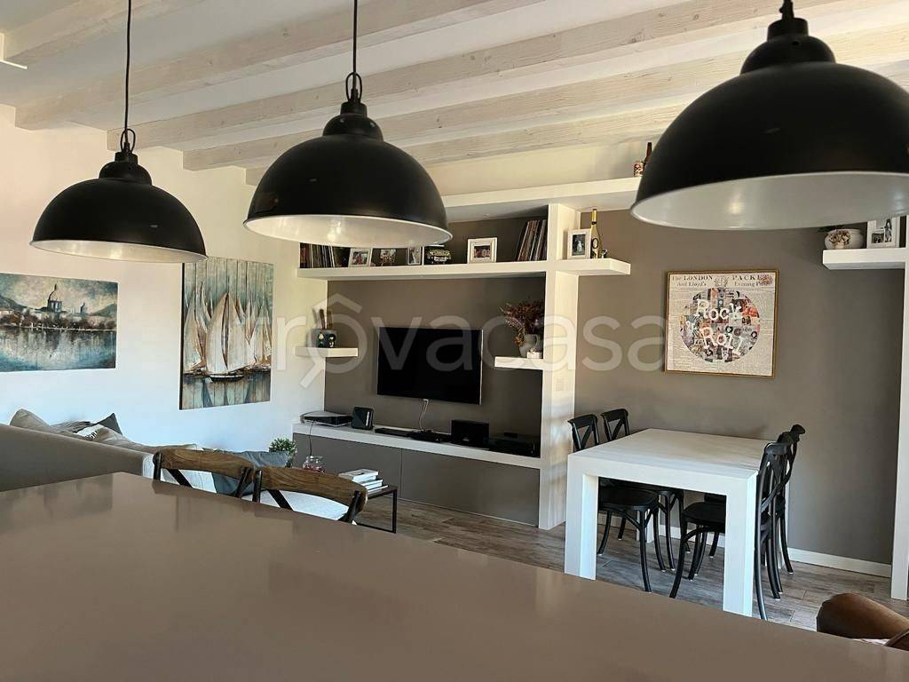 Appartamento in in vendita da privato ad Albavilla via Don a. Tocchetti, 5