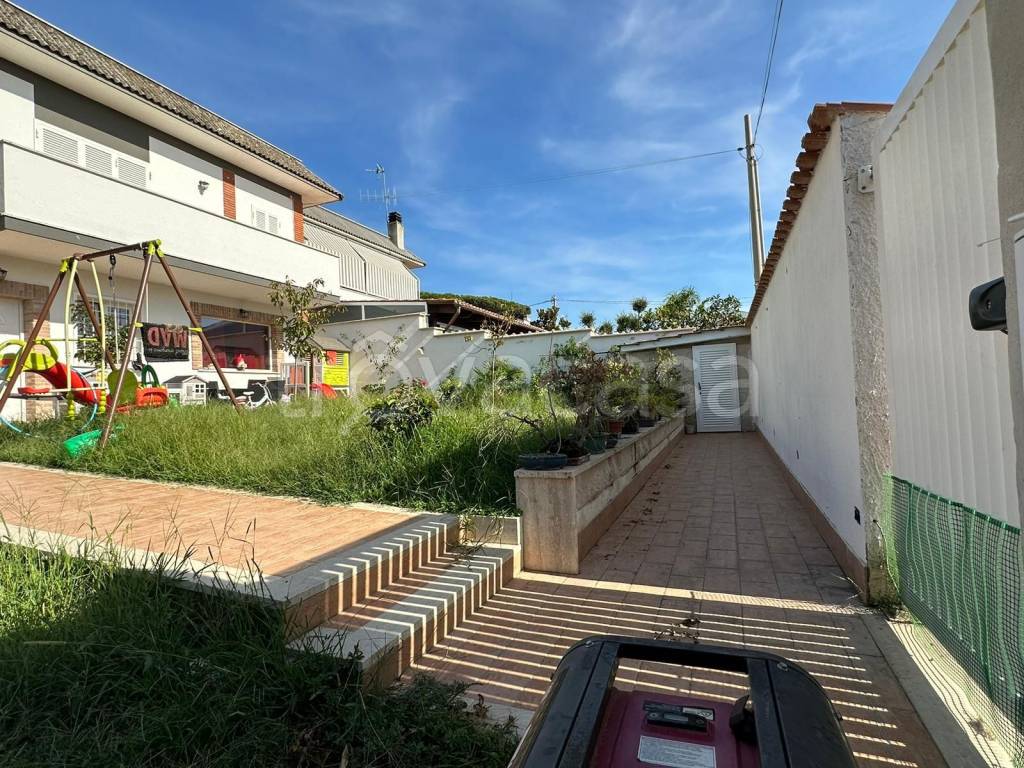 Villa Bifamiliare in vendita ad Anzio via delle Conifere