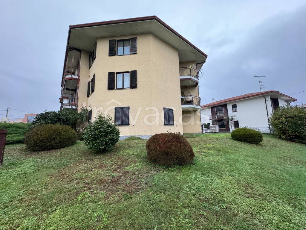 Appartamento in vendita a Oleggio Castello via Monte Pasubio, 3