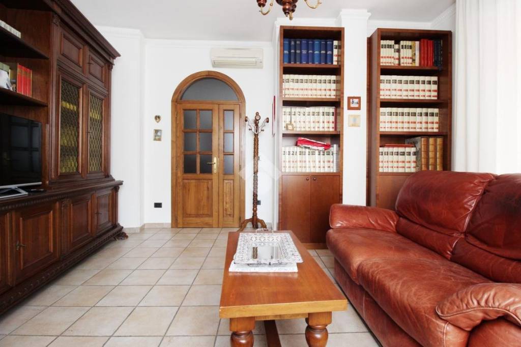 Appartamento in vendita a Prato via Pietro Mascagni