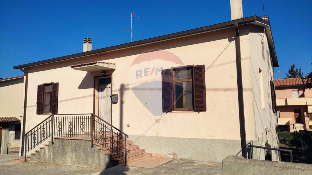 Casa Indipendente in vendita a Trevi via Pintura, 10