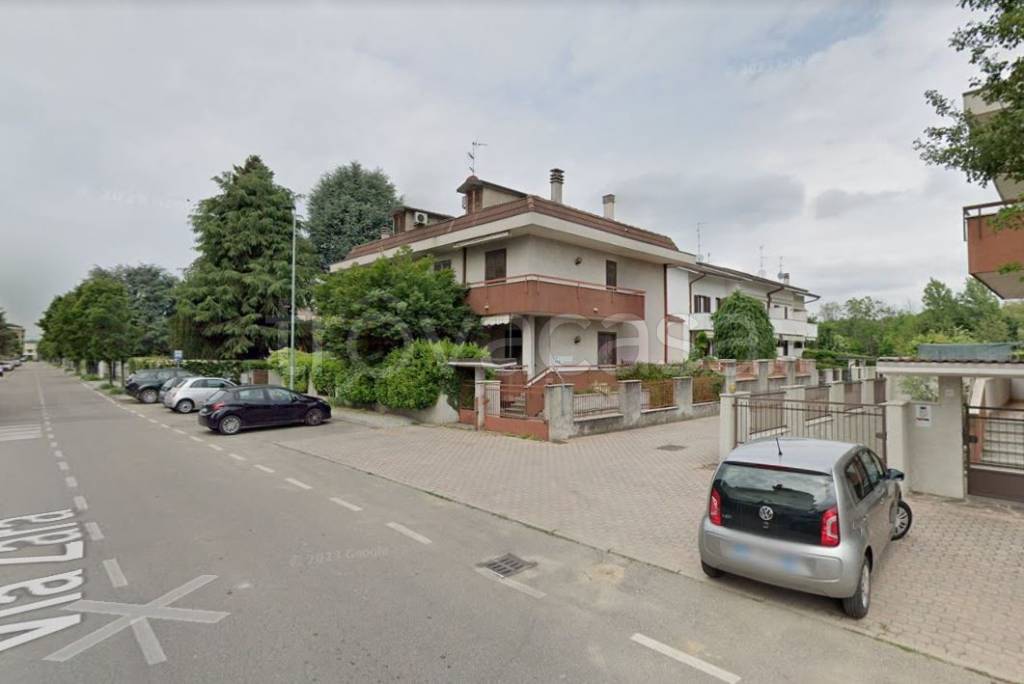 Villa a Schiera all'asta a Limbiate via Zara, 45
