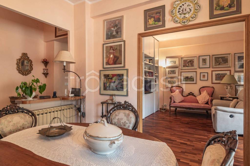 Appartamento in vendita a Finale Ligure piazza Edmondo De Amicis