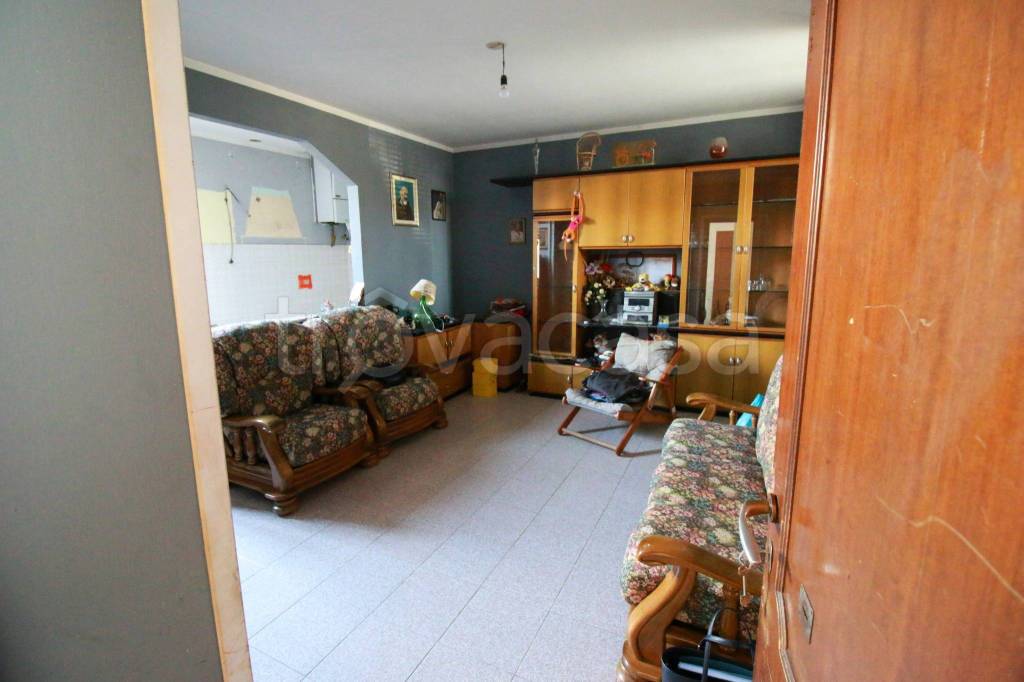 Appartamento in vendita a Cogliate via Dante Alighieri, 20