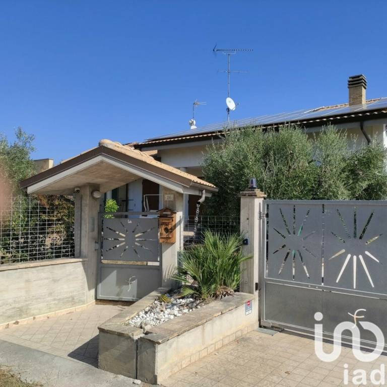 Villa in vendita a San Costanzo via Olmi, 1