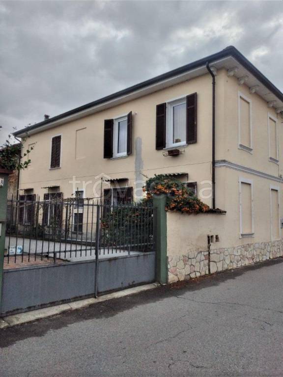Villa Bifamiliare in vendita a Borgolavezzaro via Giuseppe Garibaldi