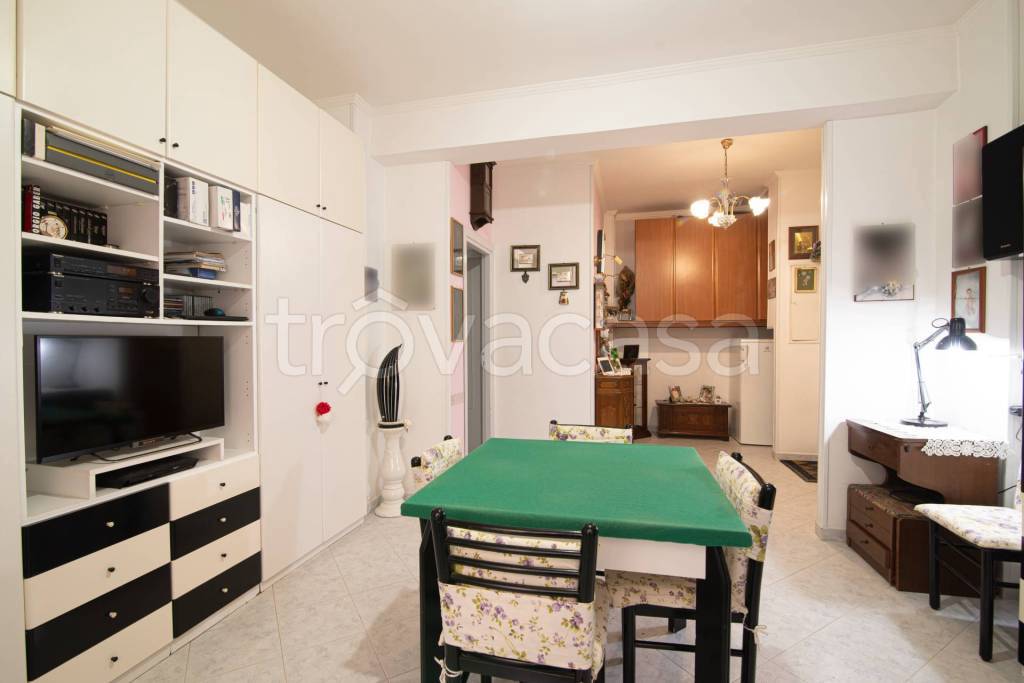 Appartamento in vendita a Roma via Calpurnio Fiamma