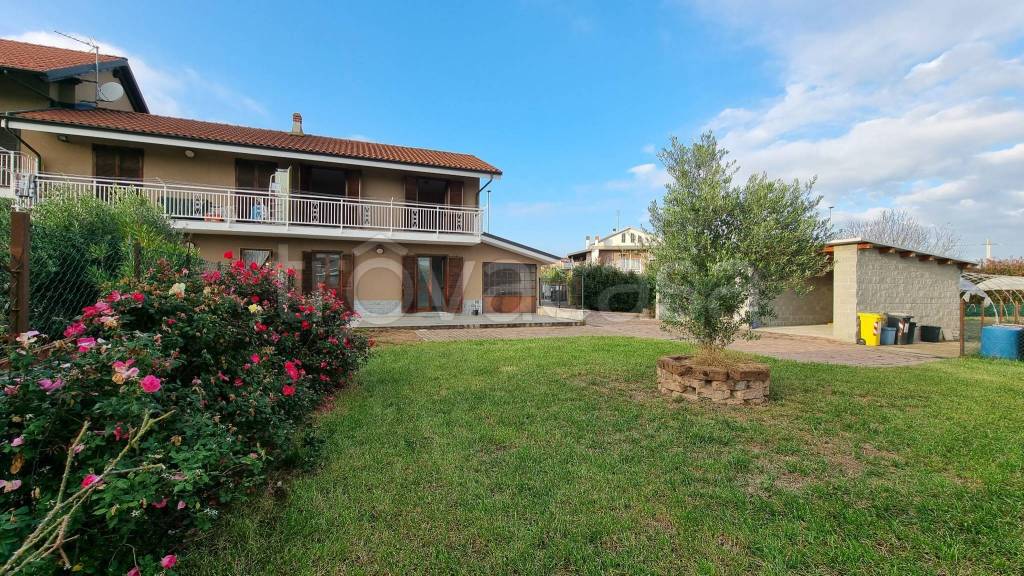Villa a Schiera in vendita a Settimo Torinese via Ludovico Ariosto, 66