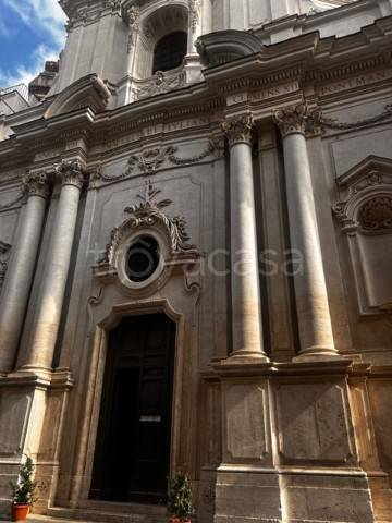 Appartamento in vendita a Roma via Paola