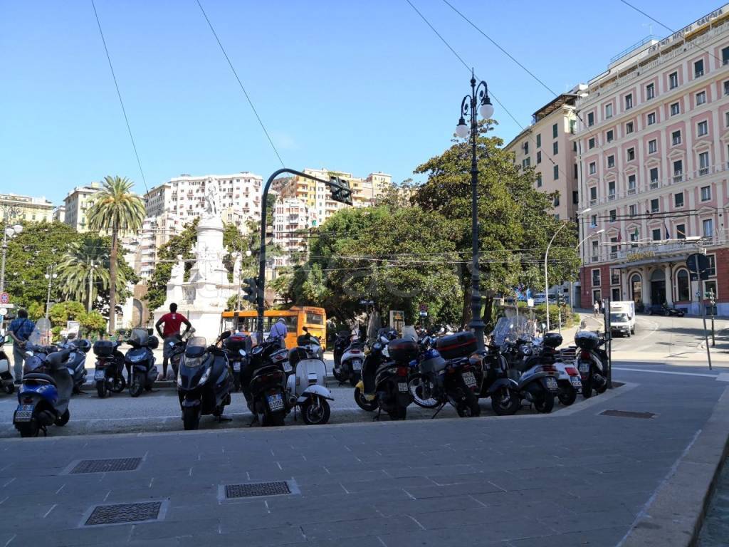 Appartamento in vendita a Genova via di Prè, 66