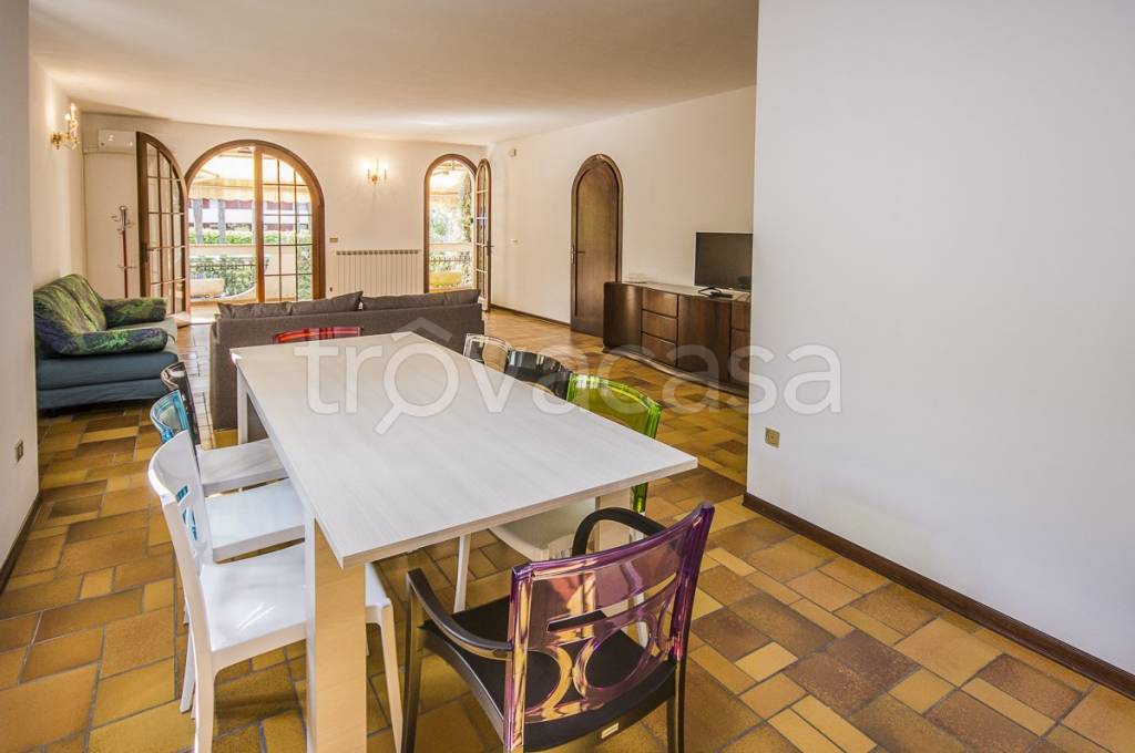 Villa Bifamiliare in vendita a Lignano Sabbiadoro calle Schumann, 8