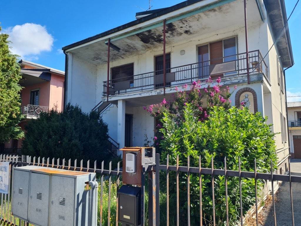 Villa Bifamiliare in vendita a Santa Maria della Versa via Francesco Crispi, 178