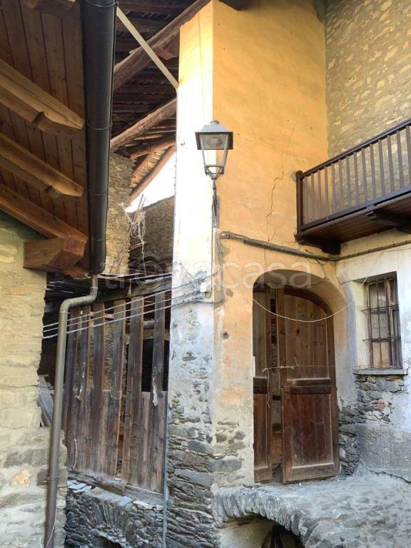 Intero Stabile in vendita a La Salle frazione Villair