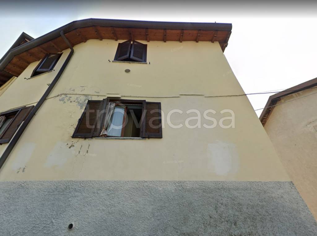 Appartamento all'asta a Civate via Bellingera, 26