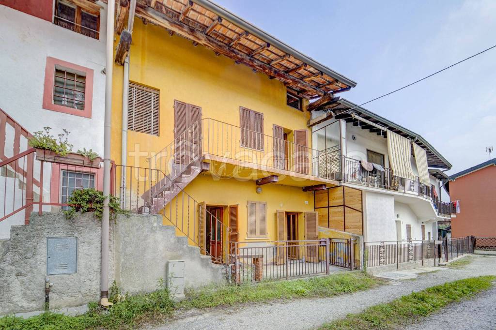Casa Indipendente in vendita a Castelletto sopra Ticino via Motto Morganti