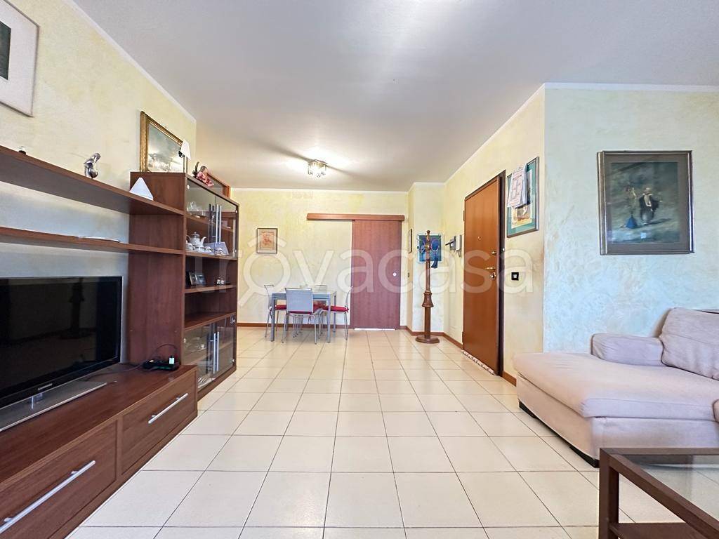 Appartamento in vendita ad Assago via Duccio di Buoninsegna, 11