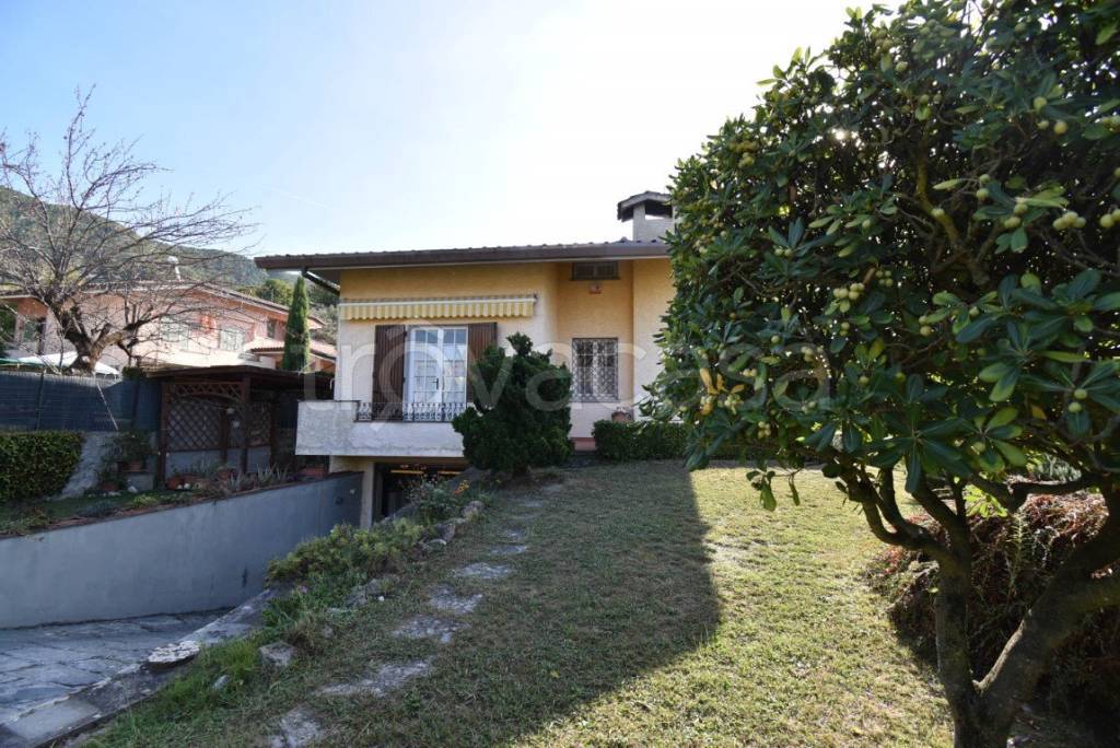 Villa in vendita a Pietrasanta via Casone