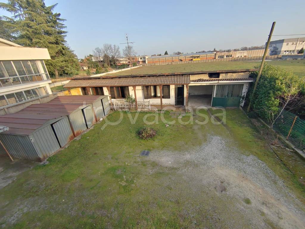 Villa in vendita a Cardano al Campo via Alessandro Volta