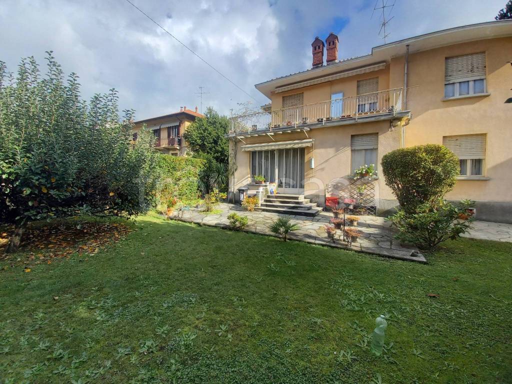Villa Bifamiliare in vendita a Lanzo Torinese via Vittorio Emanuele ii, 6