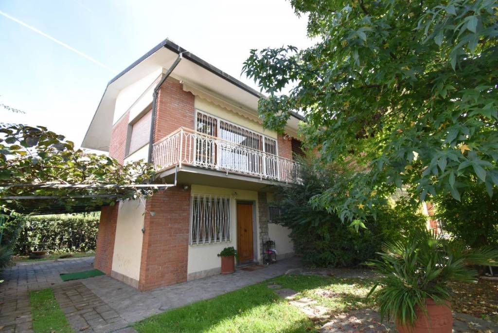 Villa in vendita a Pietrasanta via Umbria, 13