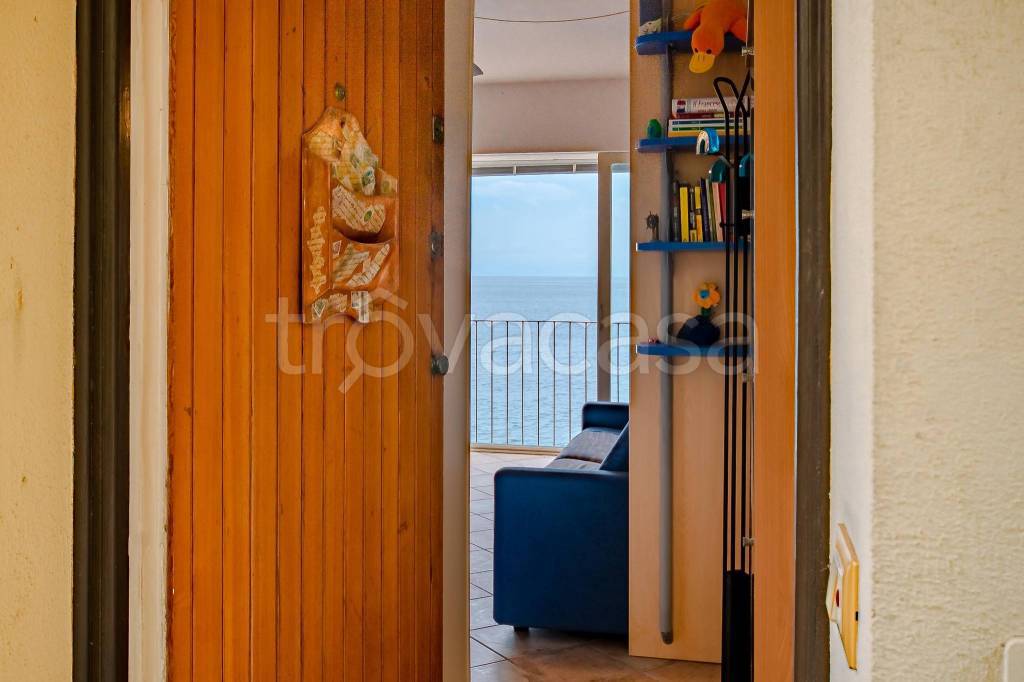 Appartamento in vendita a Ospedaletti lungomare Cristoforo Colombo, 58