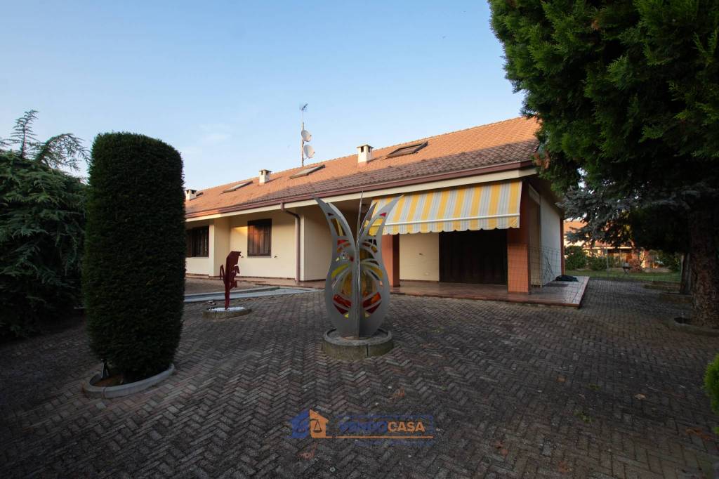 Villa in vendita a Canelli via Augusto Monti, 13