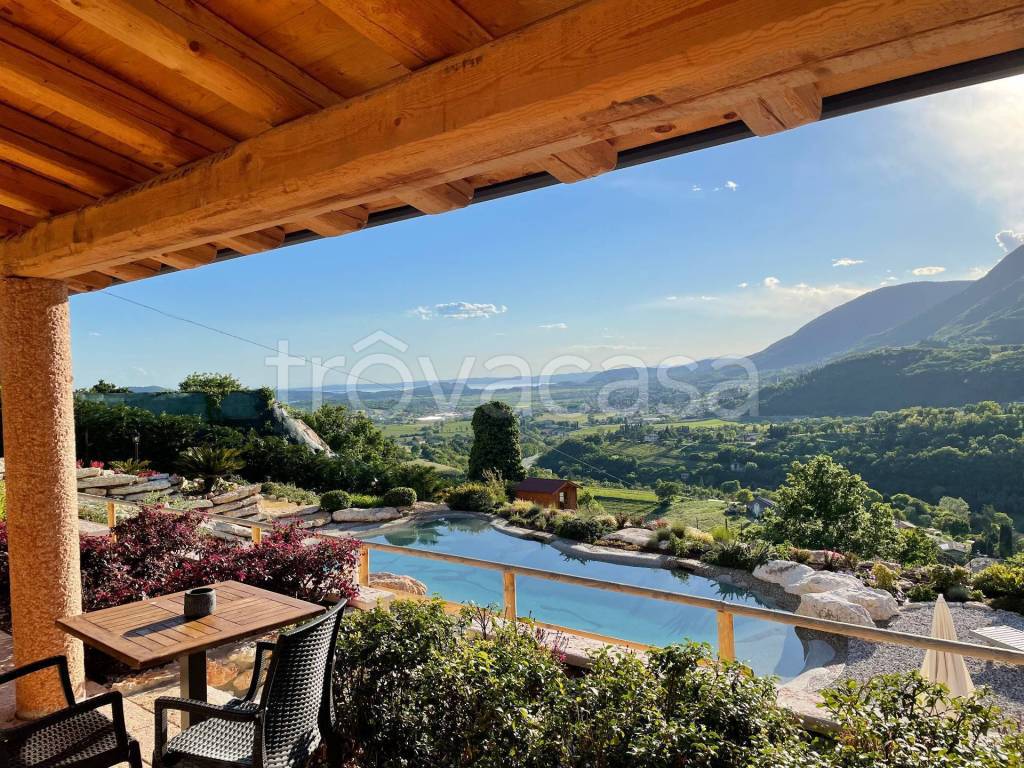 Villa in vendita a Caprino Veronese piazza Roma, 6