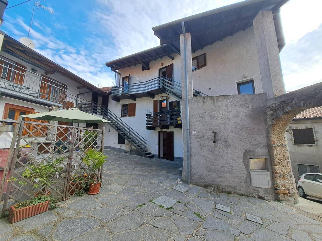 Appartamento in in vendita da privato a Nebbiuno via Dante Alighieri, 14