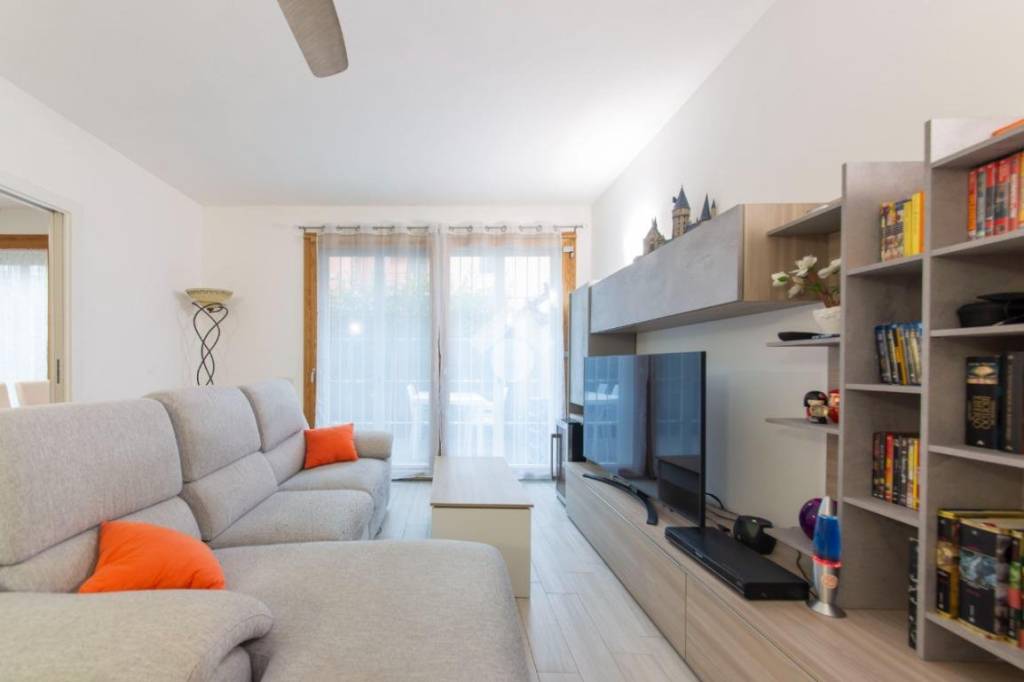 Appartamento in vendita ad Arese via dello Sport, 5