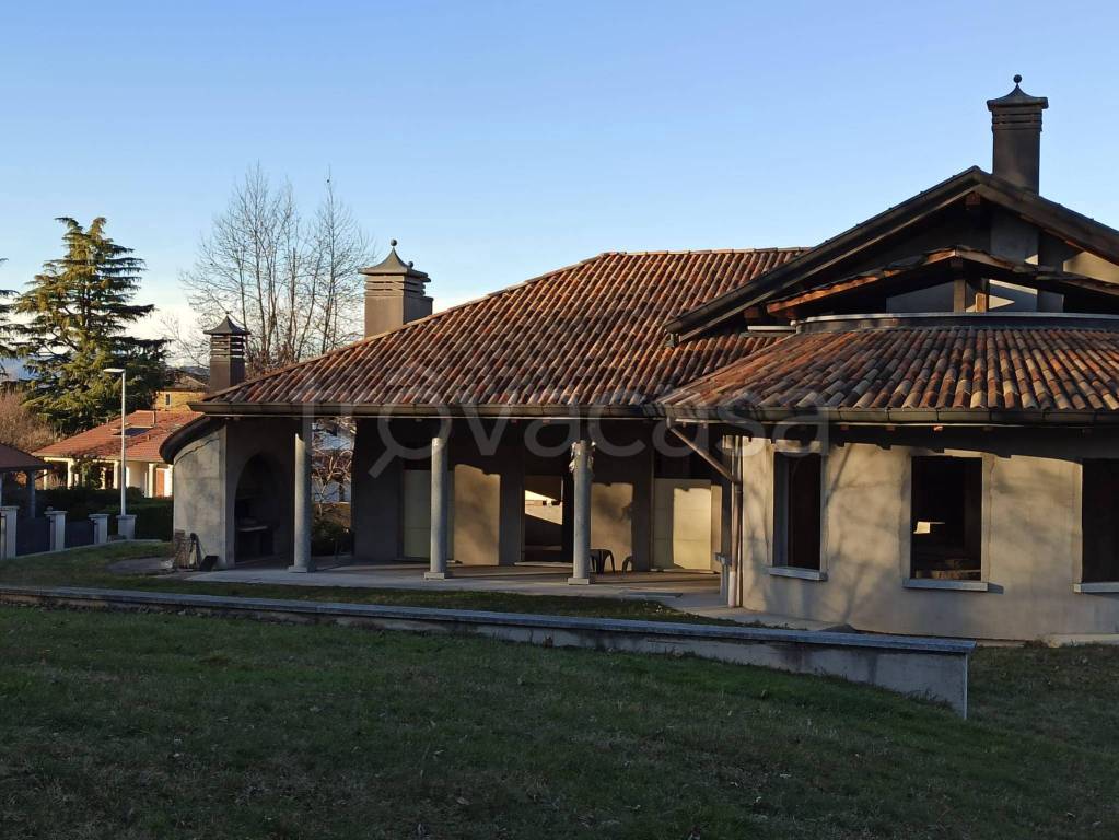 Villa in vendita a Casnate con Bernate