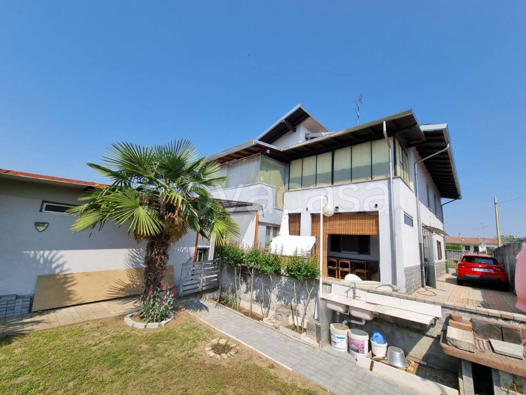 Villa Bifamiliare in vendita a Romentino via Gorizia, 10