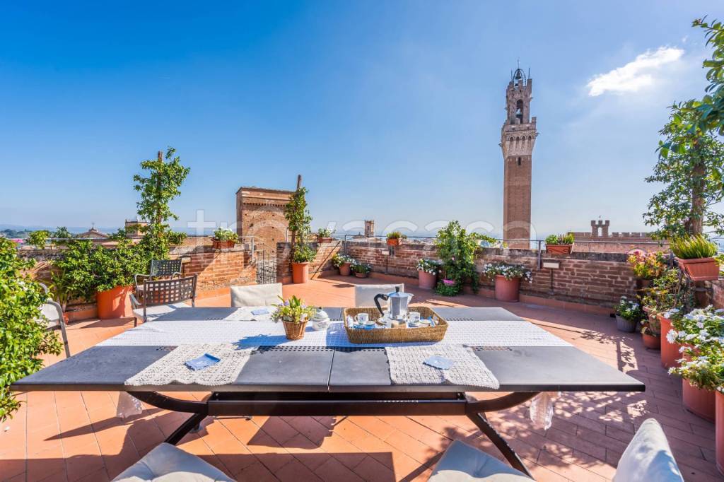 Attico in vendita a Siena via Banchi di Sotto