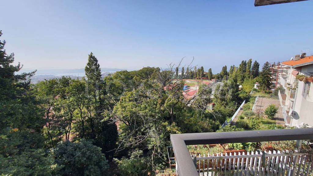 Appartamento in vendita a Trieste via Giovanni Amendola, 7