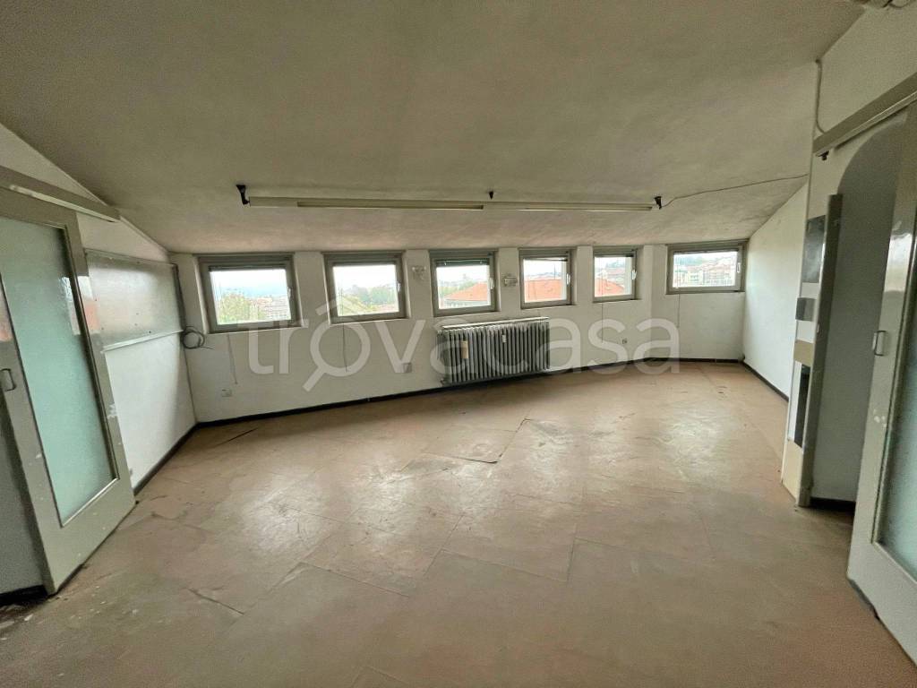 Mansarda in vendita ad Asti corso Alla Vittoria, 60