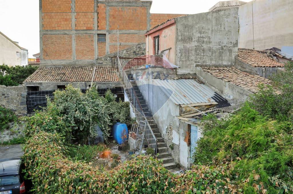 Casa Indipendente in vendita a Calatabiano via Della Madonnina, 41