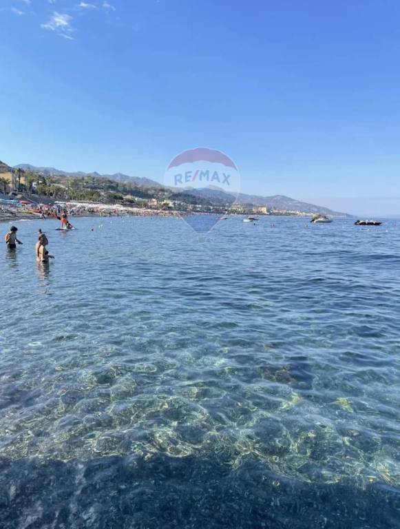 Appartamento in vendita a Sant'Alessio Siculo via Lungomare